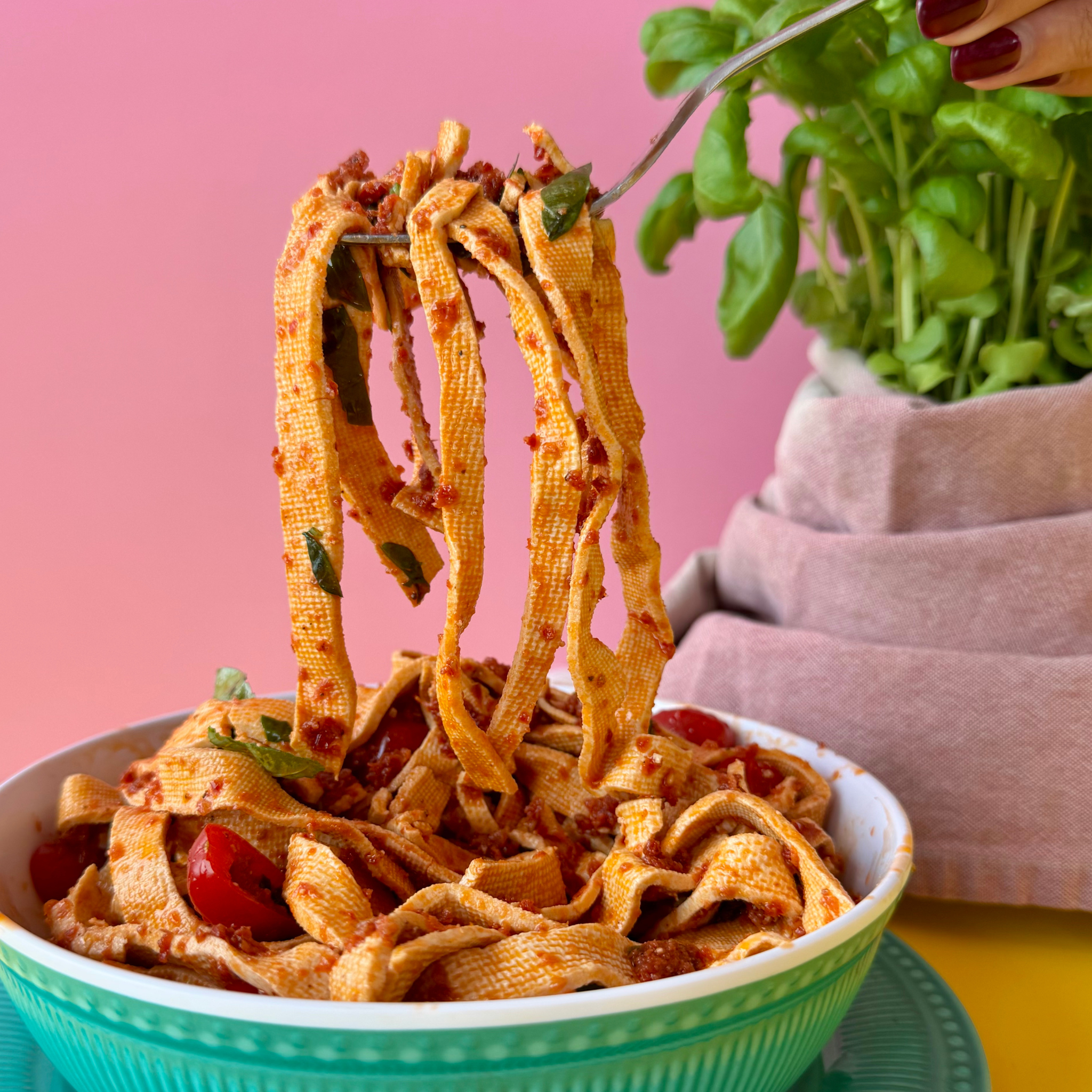 Fettuccine au pesto rouge (chaud ou froid) – EPIK eats